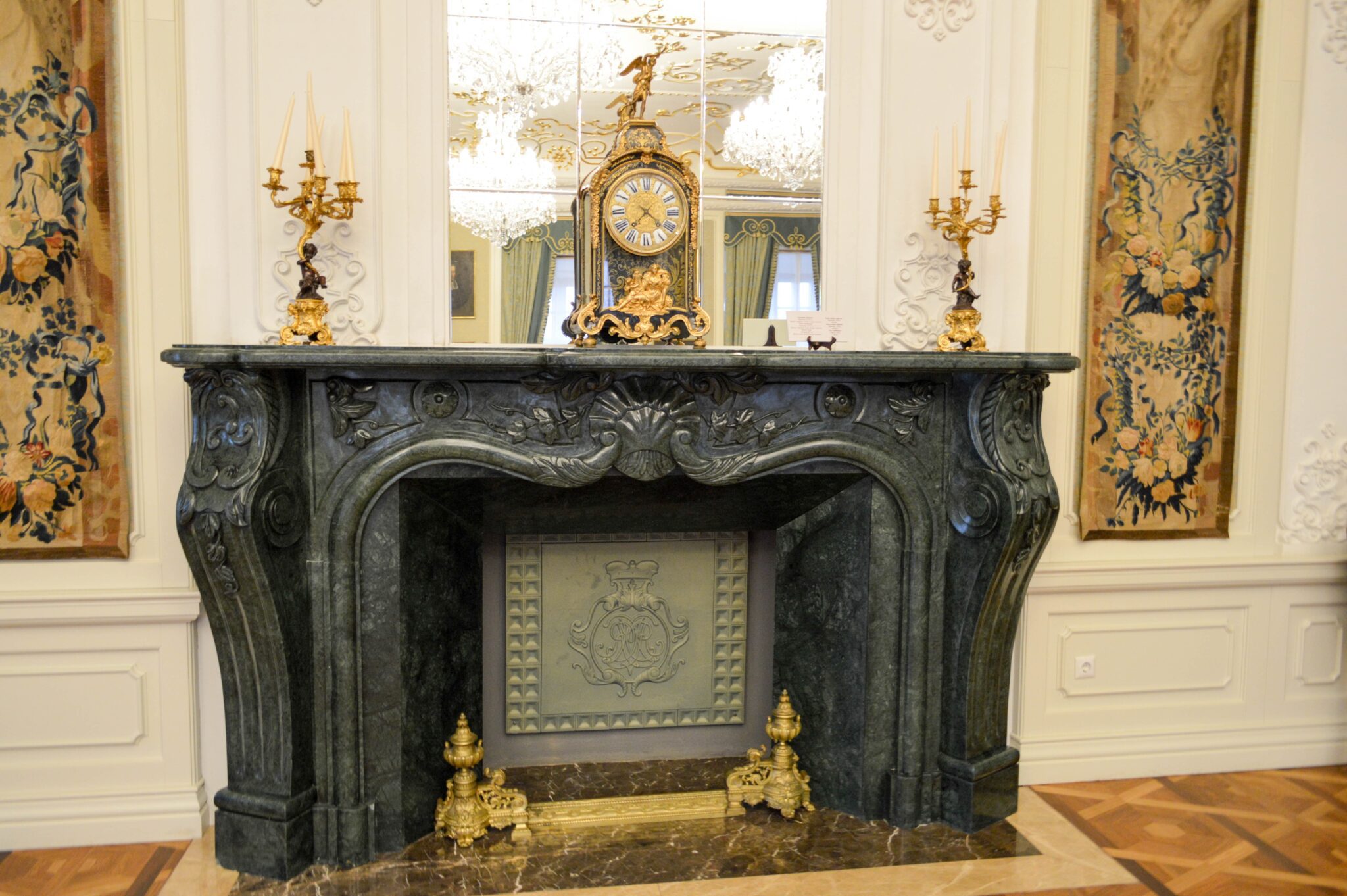 20 Beautiful Fireplace Hearth Decor Ideas for Your Living Room - Brick-Anew